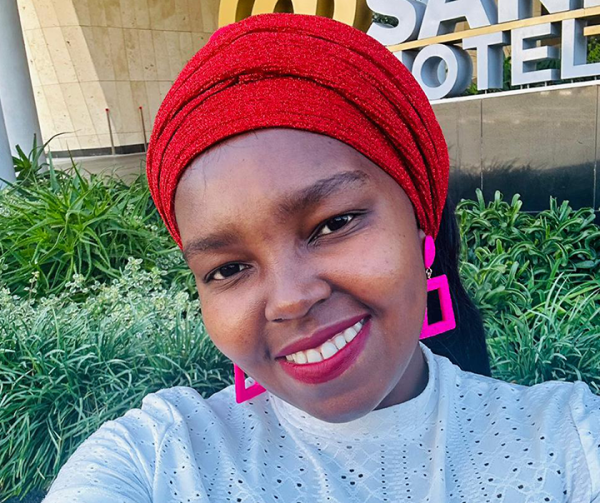 Nonkululeko Malomane flies the Unisa flag at FameLab final